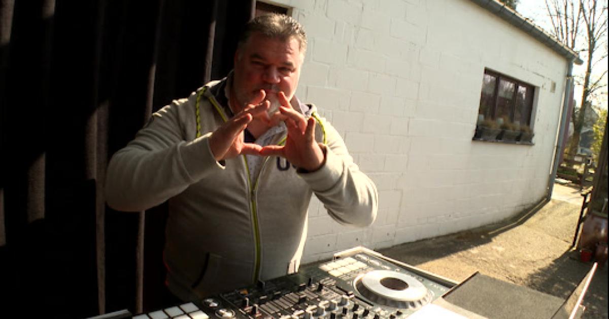 Carton plein pour le mix en Facebook live de DJ Momo | Canal Zoom