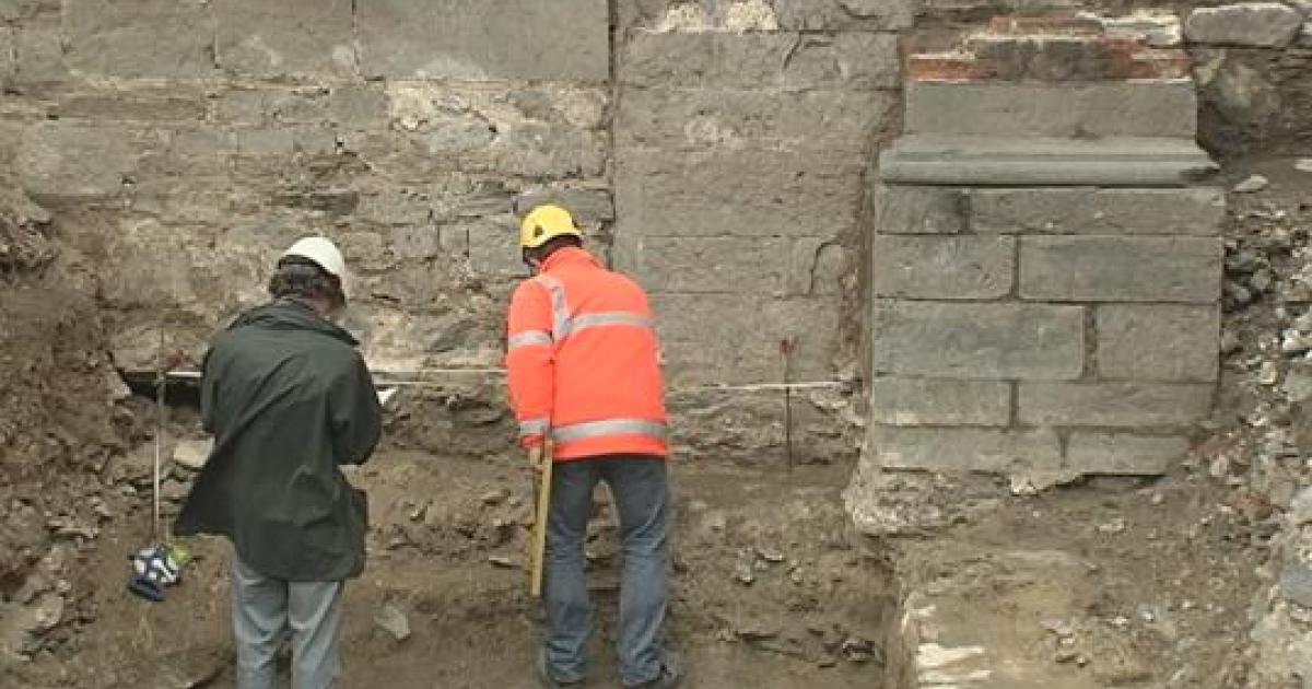 Fouille archéologique au pied du beffroi de Gembloux | Canal Zoom