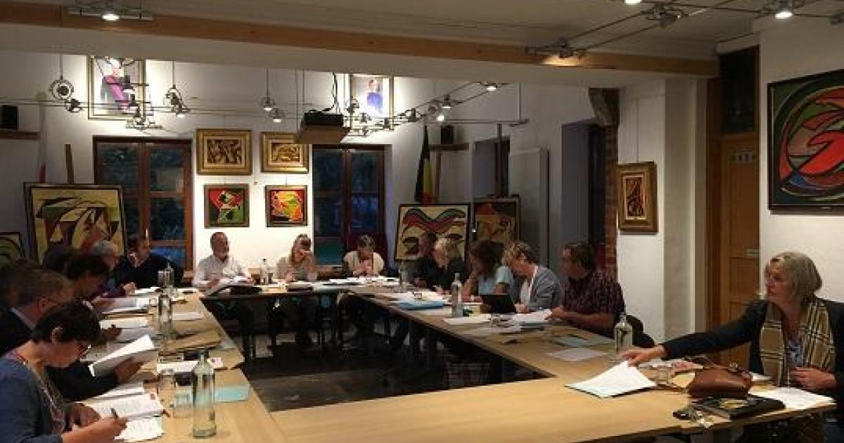 L'époux de l'artiste peintre Hélian fait don de deux de ses tableaux à ...